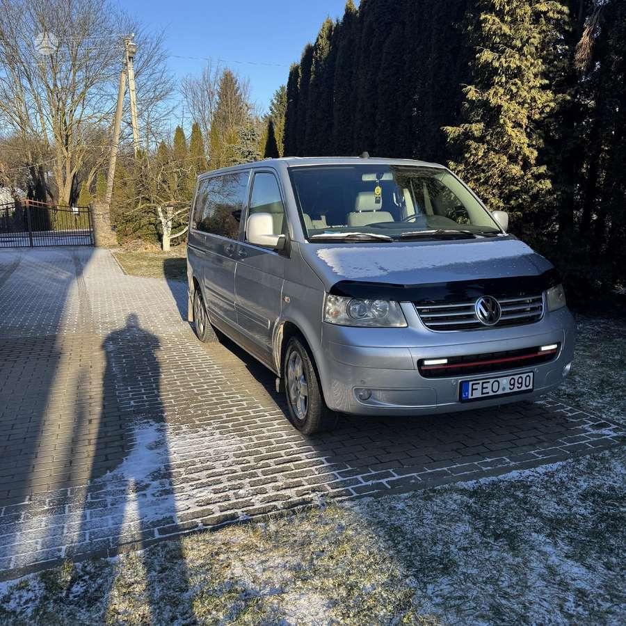 Grey Volkswagen Multivan 2005 in Vilnius, with an engine capacity of 2.50 L and mileage of 218 thousand km for 9000 €, photo 4 on AUTOMOTO.COM.LV