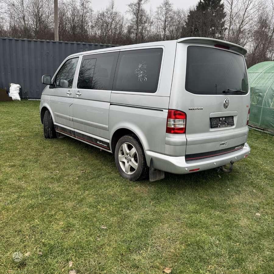 Grey Volkswagen Multivan 2005 in Vilnius, with an engine capacity of 2.50 L and mileage of 218 thousand km for 9000 €, photo 8 on AUTOMOTO.COM.LV