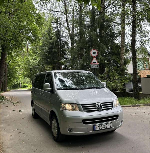 Pelēks Volkswagen Multivan 2005 Viļņa, ar dzinēja tilpumu 2.50 L un nobraukumu 355 tūkst. km par 4300 €, foto 3 vietnē AUTOMOTO.COM.LV