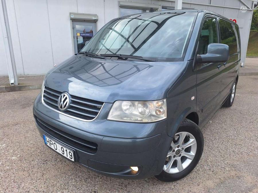 Grey Volkswagen Multivan 2005 in Jonava, with an engine capacity of 2.50 L and mileage of 336 thousand km for 6499 €, photo 1 on AUTOMOTO.COM.LV