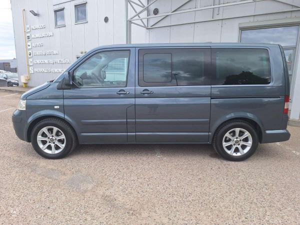 Grey Volkswagen Multivan 2005 in Jonava, with an engine capacity of 2.50 L and mileage of 336 thousand km for 6499 €, photo 4 on AUTOMOTO.COM.LV