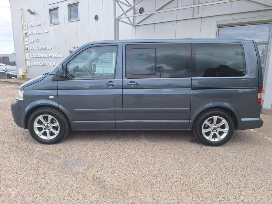 Grey Volkswagen Multivan 2005 in Jonava, with an engine capacity of 2.50 L and mileage of 336 thousand km for 6499 €, photo 5 on AUTOMOTO.COM.LV