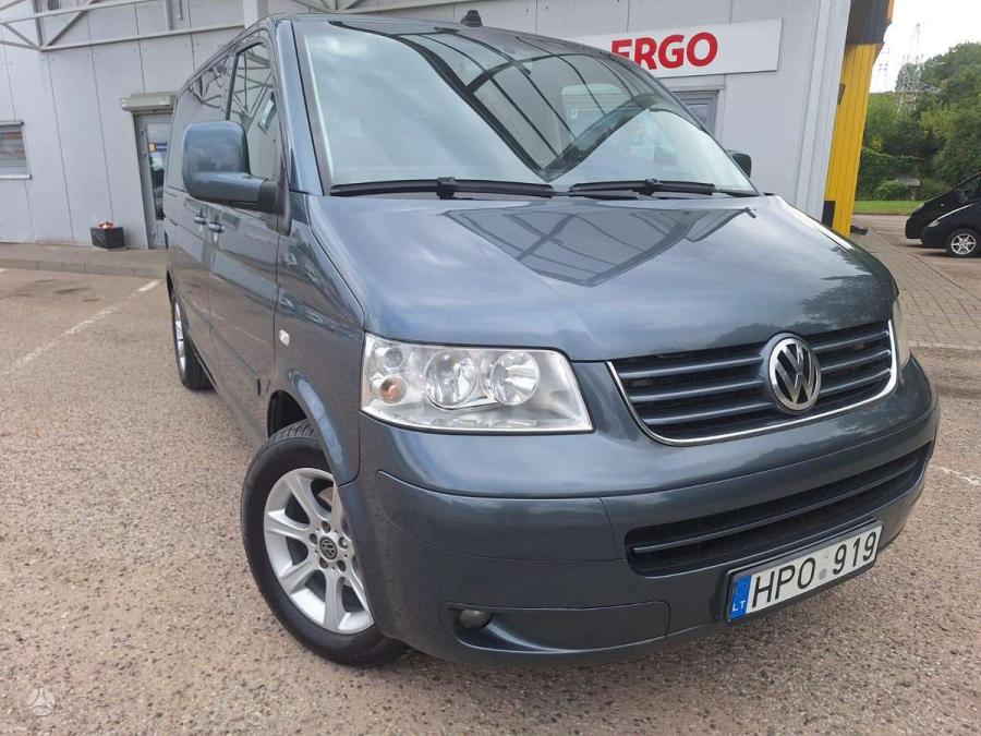Grey Volkswagen Multivan 2005 in Jonava, with an engine capacity of 2.50 L and mileage of 336 thousand km for 6499 €, photo 8 on AUTOMOTO.COM.LV