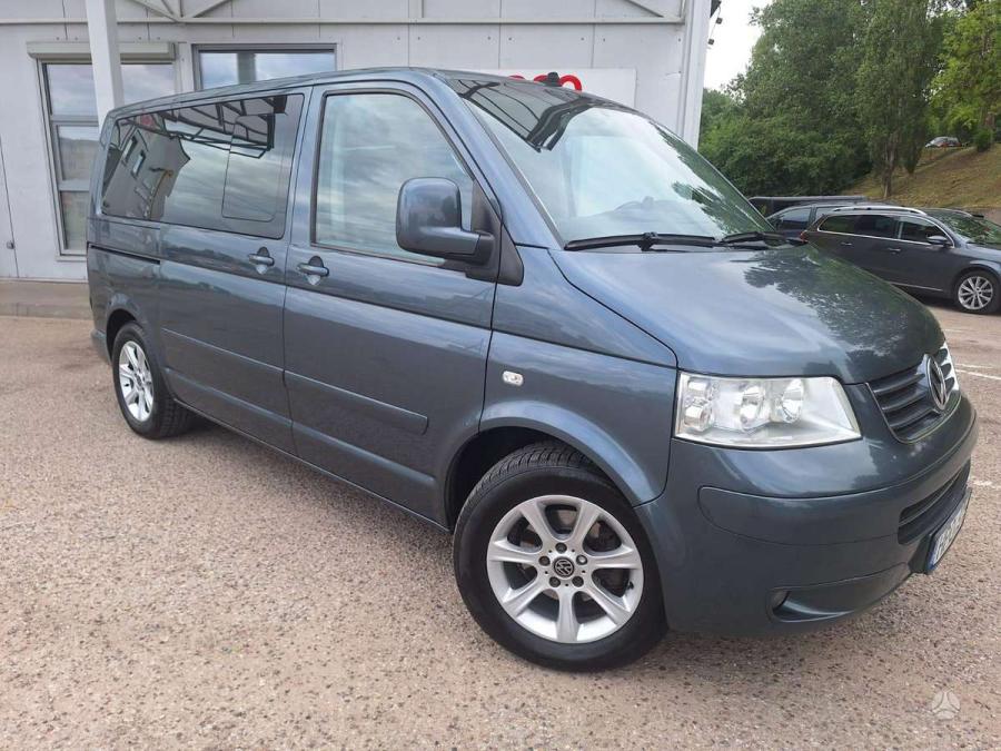 Grey Volkswagen Multivan 2005 in Jonava, with an engine capacity of 2.50 L and mileage of 336 thousand km for 6499 €, photo 11 on AUTOMOTO.COM.LV