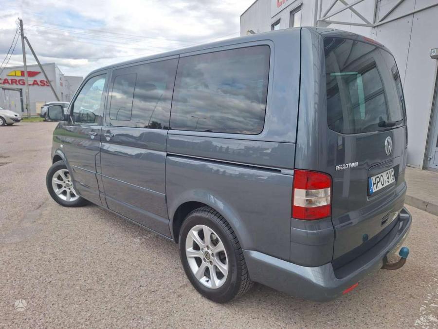 Grey Volkswagen Multivan 2005 in Jonava, with an engine capacity of 2.50 L and mileage of 336 thousand km for 6499 €, photo 13 on AUTOMOTO.COM.LV