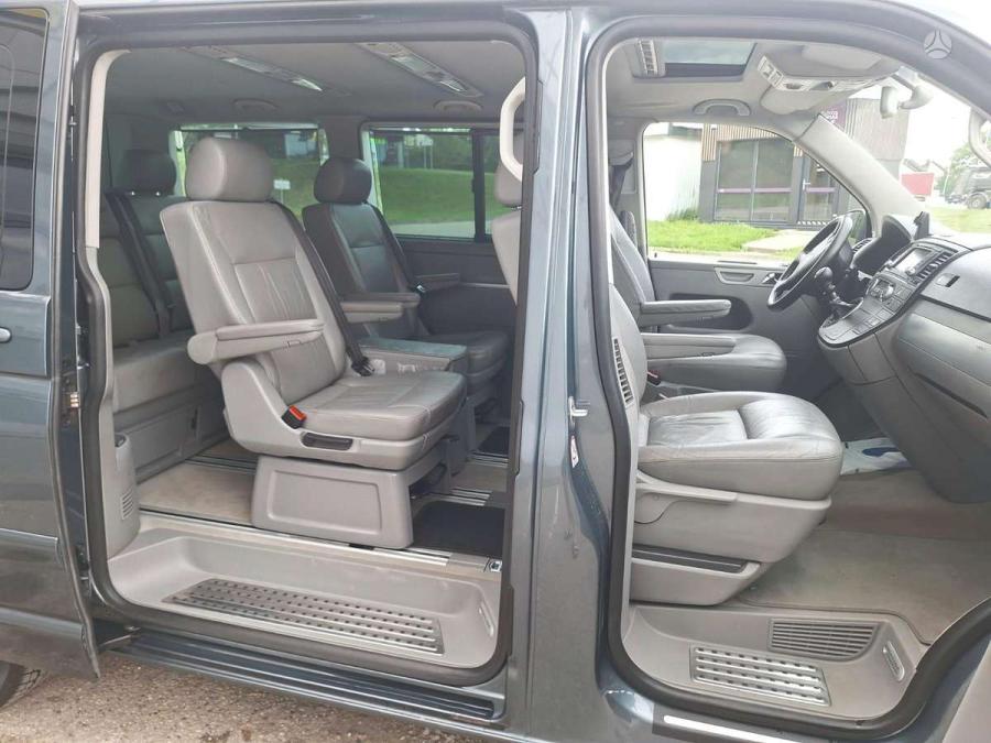 Grey Volkswagen Multivan 2005 in Jonava, with an engine capacity of 2.50 L and mileage of 336 thousand km for 6499 €, photo 14 on AUTOMOTO.COM.LV