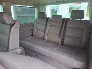 Grey Volkswagen Multivan 2005 in Jonava, with an engine capacity of 2.50 L and mileage of 336 thousand km for 6499 €, photo 15 on AUTOMOTO.COM.LV