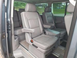 Grey Volkswagen Multivan 2005 in Jonava, with an engine capacity of 2.50 L and mileage of 336 thousand km for 6499 €, photo 16 on AUTOMOTO.COM.LV