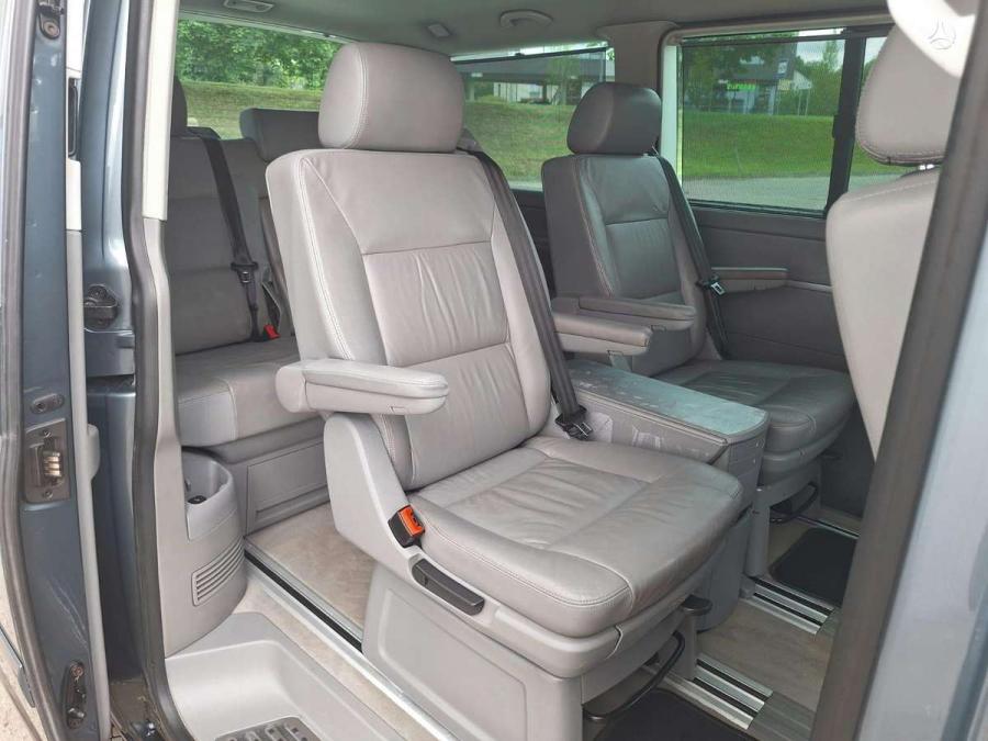 Grey Volkswagen Multivan 2005 in Jonava, with an engine capacity of 2.50 L and mileage of 336 thousand km for 6499 €, photo 16 on AUTOMOTO.COM.LV