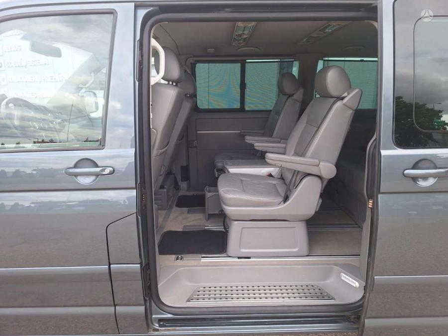 Grey Volkswagen Multivan 2005 in Jonava, with an engine capacity of 2.50 L and mileage of 336 thousand km for 6499 €, photo 17 on AUTOMOTO.COM.LV