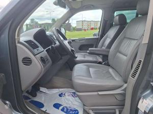 Grey Volkswagen Multivan 2005 in Jonava, with an engine capacity of 2.50 L and mileage of 336 thousand km for 6499 €, photo 21 on AUTOMOTO.COM.LV