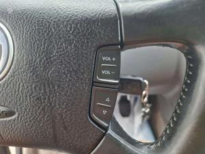Grey Volkswagen Multivan 2005 in Jonava, with an engine capacity of 2.50 L and mileage of 336 thousand km for 6499 €, photo 24 on AUTOMOTO.COM.LV