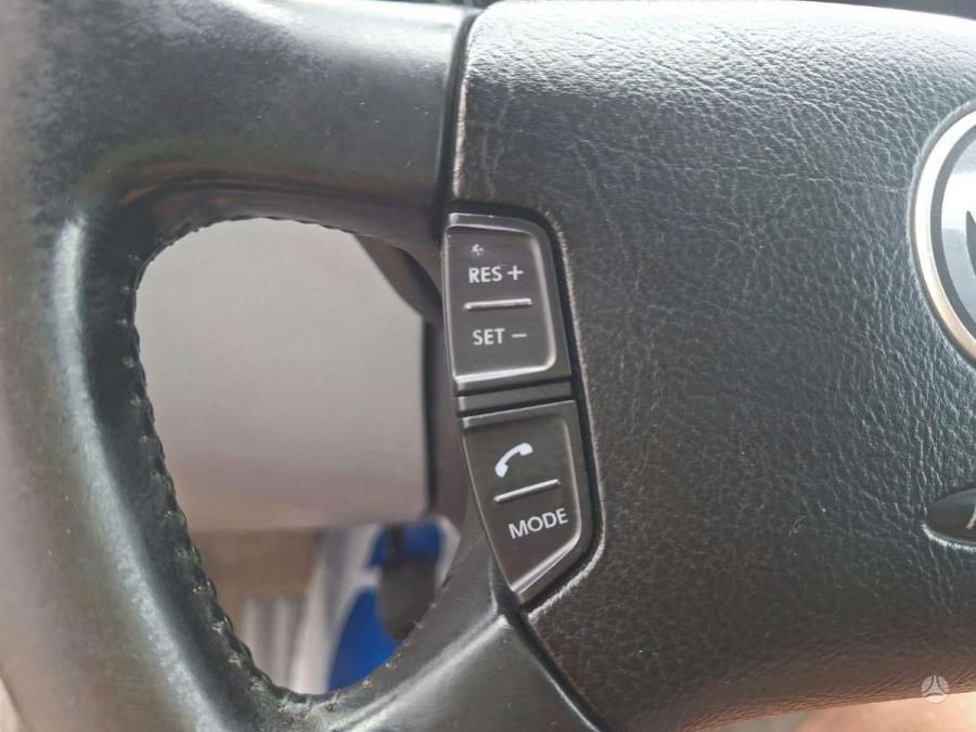 Grey Volkswagen Multivan 2005 in Jonava, with an engine capacity of 2.50 L and mileage of 336 thousand km for 6499 €, photo 25 on AUTOMOTO.COM.LV