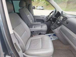 Grey Volkswagen Multivan 2005 in Jonava, with an engine capacity of 2.50 L and mileage of 336 thousand km for 6499 €, photo 28 on AUTOMOTO.COM.LV