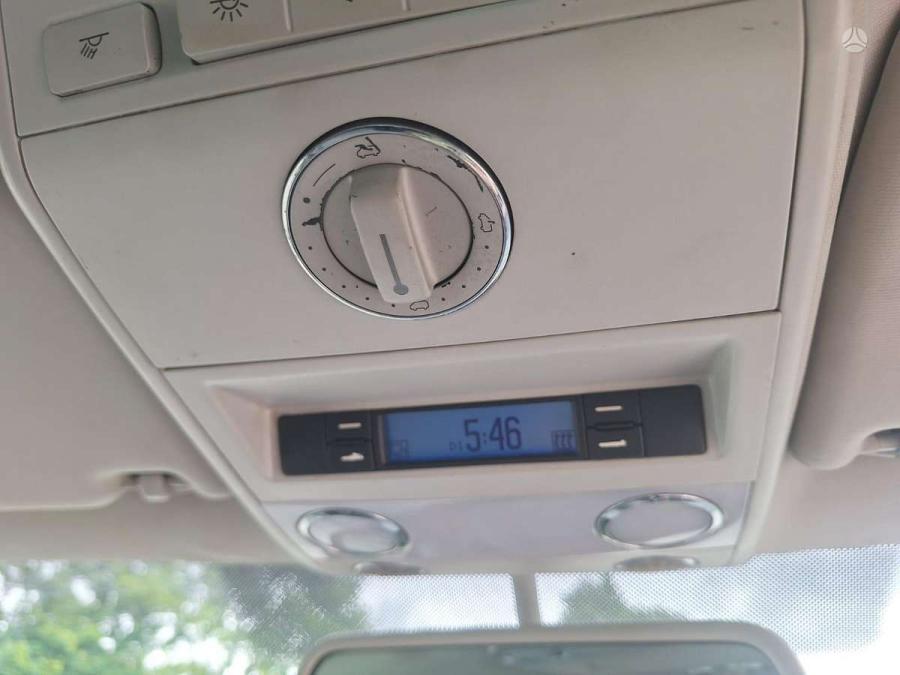 Grey Volkswagen Multivan 2005 in Jonava, with an engine capacity of 2.50 L and mileage of 336 thousand km for 6499 €, photo 30 on AUTOMOTO.COM.LV
