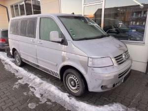 Pelēks Volkswagen Multivan 2006 Panevēža, ar dzinēja tilpumu 2.46 L un nobraukumu 360 tūkst. km par 5300 €, foto  vietnē AUTOMOTO.COM.LV