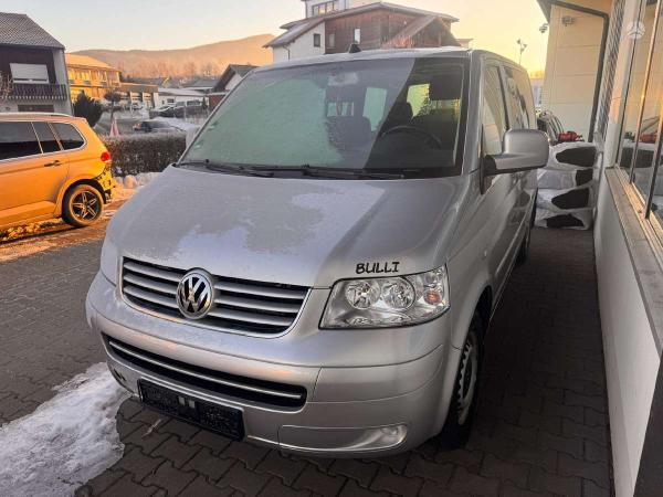 Pelēks Volkswagen Multivan 2006 Panevēža, ar dzinēja tilpumu 2.46 L un nobraukumu 360 tūkst. km par 5300 €, foto 2 vietnē AUTOMOTO.COM.LV