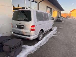 Pelēks Volkswagen Multivan 2006 Panevēža, ar dzinēja tilpumu 2.46 L un nobraukumu 360 tūkst. km par 5300 €, foto 3 vietnē AUTOMOTO.COM.LV