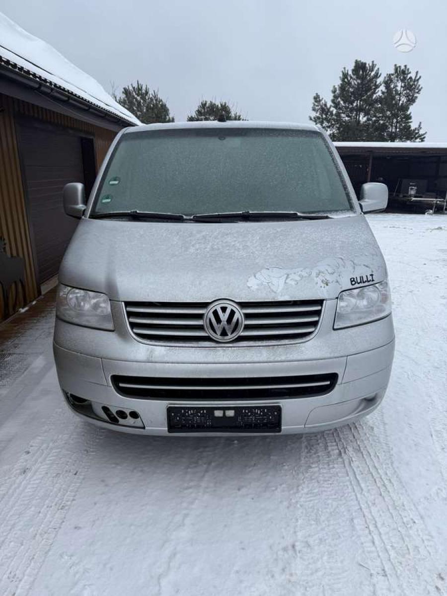 Pelēks Volkswagen Multivan 2006 Panevēža, ar dzinēja tilpumu 2.46 L un nobraukumu 360 tūkst. km par 5300 €, foto 5 vietnē AUTOMOTO.COM.LV