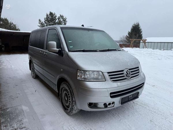 Pelēks Volkswagen Multivan 2006 Panevēža, ar dzinēja tilpumu 2.46 L un nobraukumu 360 tūkst. km par 5300 €, foto 6 vietnē AUTOMOTO.COM.LV