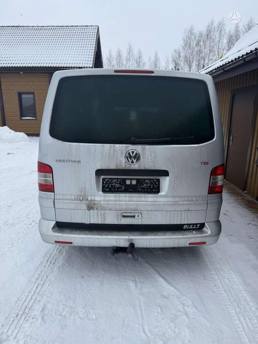 Pelēks Volkswagen Multivan 2006 Panevēža, ar dzinēja tilpumu 2.46 L un nobraukumu 360 tūkst. km par 5300 €, foto 8 vietnē AUTOMOTO.COM.LV