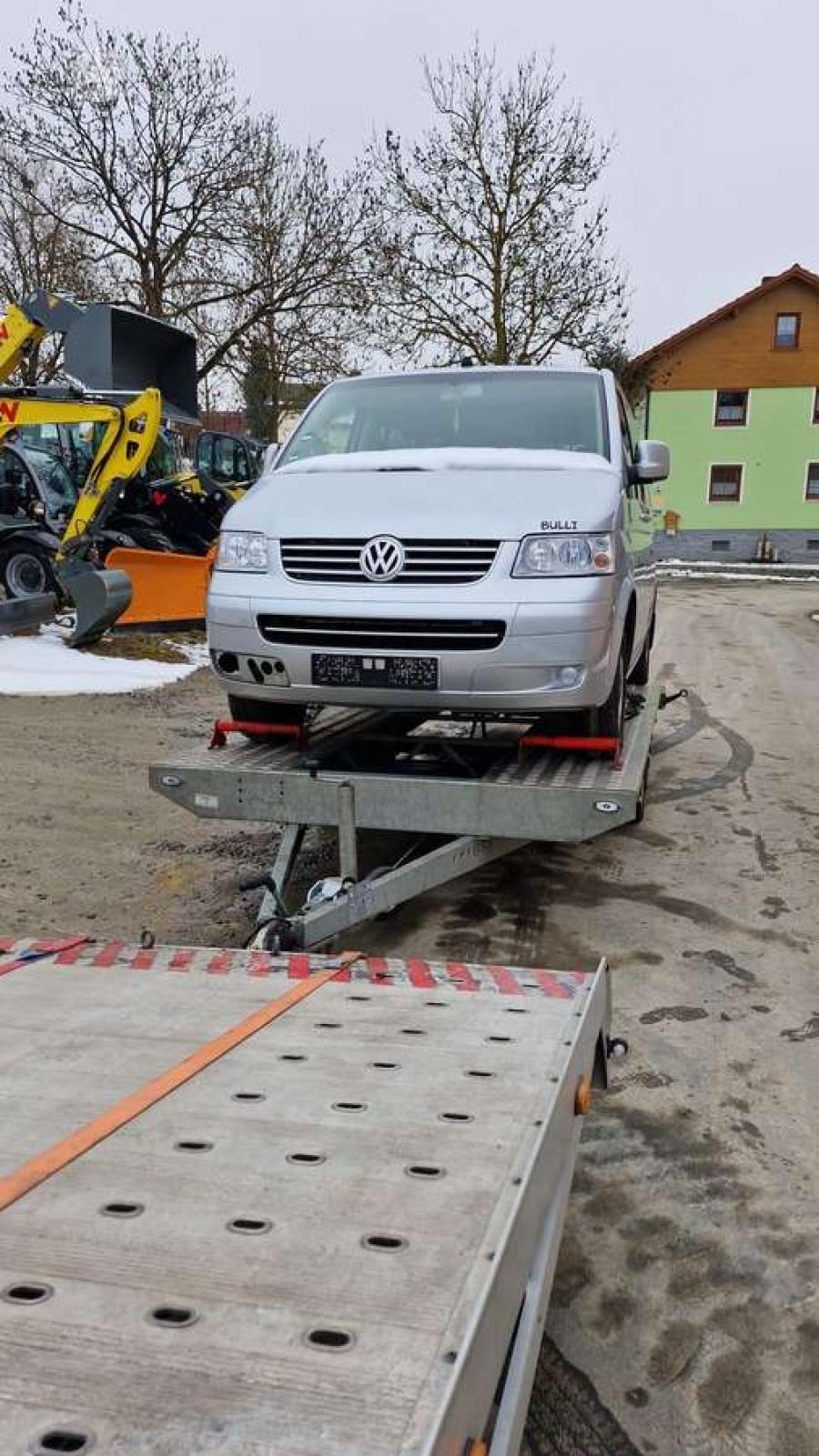 Pelēks Volkswagen Multivan 2006 Panevēža, ar dzinēja tilpumu 2.46 L un nobraukumu 360 tūkst. km par 5300 €, foto 10 vietnē AUTOMOTO.COM.LV