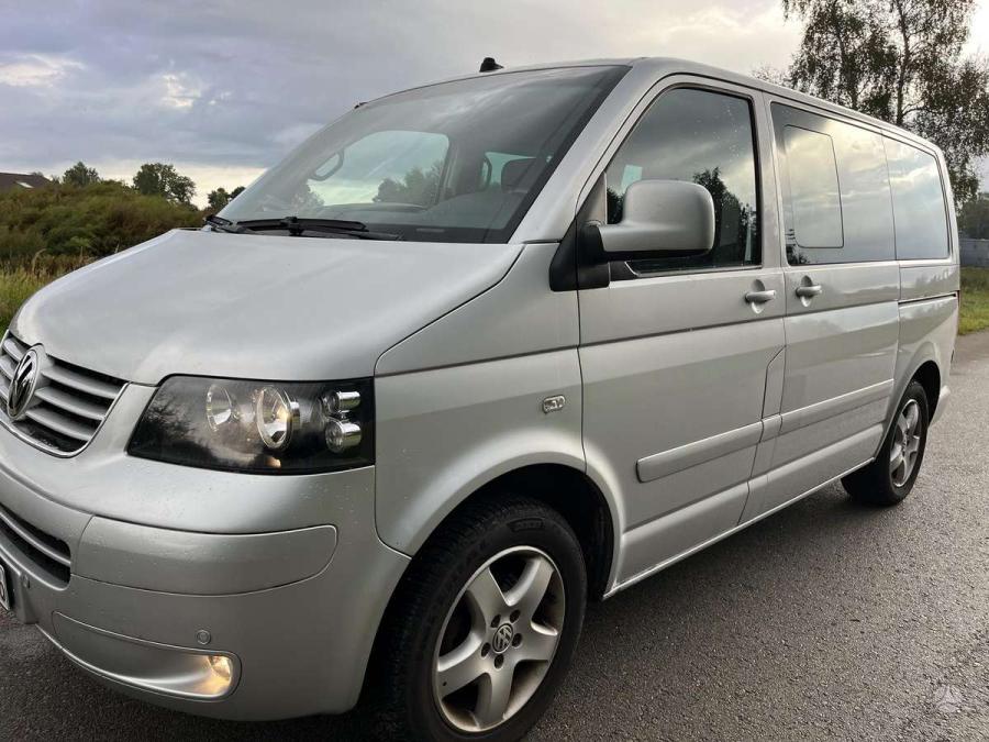 Grey Volkswagen Multivan 2006 in Plunge, with an engine capacity of 2.46 L and mileage of 261 thousand km for 6500 €, photo 3 on AUTOMOTO.COM.LV