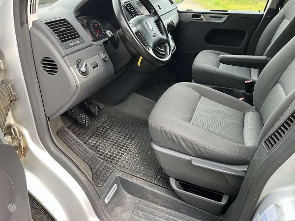 Pelēks Volkswagen Multivan 2006 Plungė, ar dzinēja tilpumu 2.46 L un nobraukumu 261 tūkst. km par 6500 €, foto 10 vietnē AUTOMOTO.COM.LV
