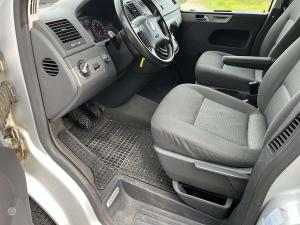 Grey Volkswagen Multivan 2006 in Plunge, with an engine capacity of 2.46 L and mileage of 261 thousand km for 6500 €, photo 10 on AUTOMOTO.COM.LV