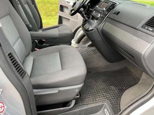 Grey Volkswagen Multivan 2006 in Plunge, with an engine capacity of 2.46 L and mileage of 261 thousand km for 6500 €, photo 11 on AUTOMOTO.COM.LV