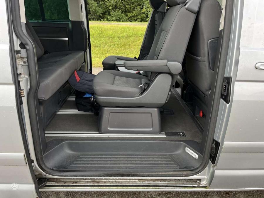 Grey Volkswagen Multivan 2006 in Plunge, with an engine capacity of 2.46 L and mileage of 261 thousand km for 6500 €, photo 14 on AUTOMOTO.COM.LV