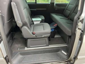 Grey Volkswagen Multivan 2006 in Plunge, with an engine capacity of 2.46 L and mileage of 261 thousand km for 6500 €, photo 15 on AUTOMOTO.COM.LV