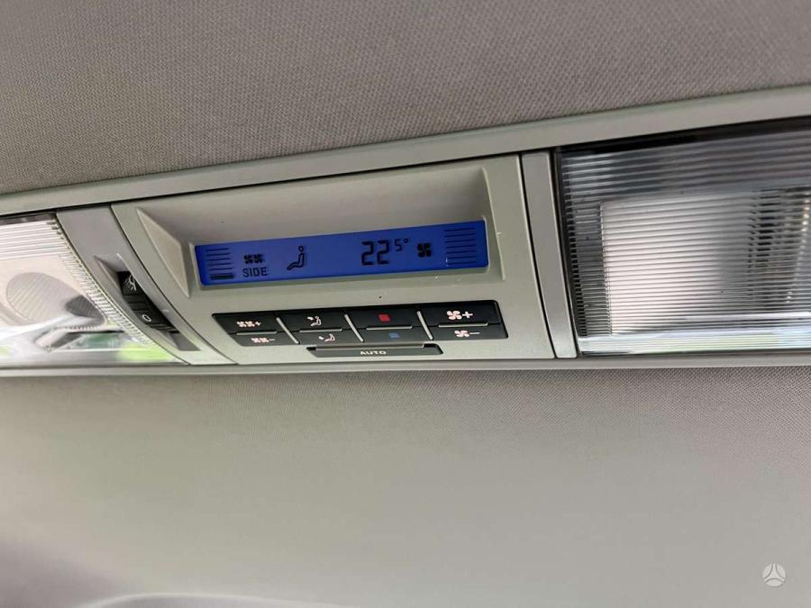 Grey Volkswagen Multivan 2006 in Plunge, with an engine capacity of 2.46 L and mileage of 261 thousand km for 6500 €, photo 18 on AUTOMOTO.COM.LV