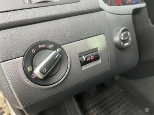 Grey Volkswagen Multivan 2006 in Plunge, with an engine capacity of 2.46 L and mileage of 261 thousand km for 6500 €, photo 26 on AUTOMOTO.COM.LV