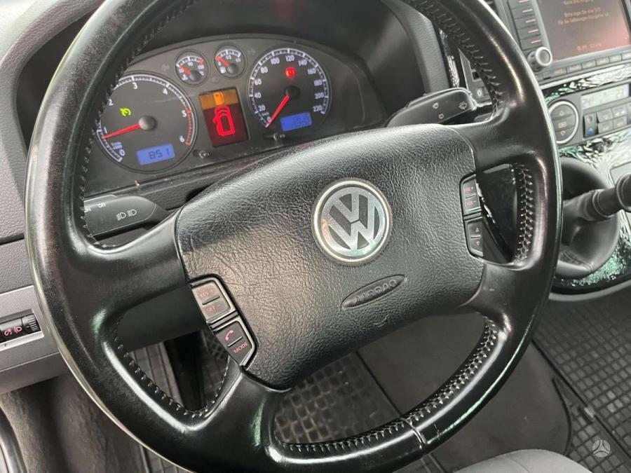 Grey Volkswagen Multivan 2006 in Plunge, with an engine capacity of 2.46 L and mileage of 261 thousand km for 6500 €, photo 27 on AUTOMOTO.COM.LV