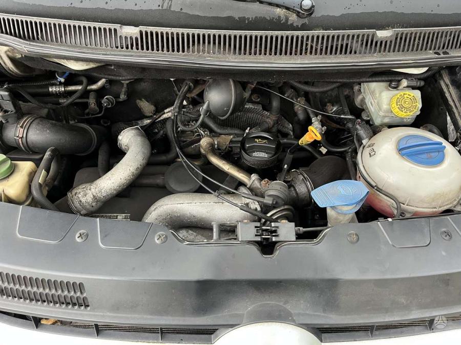 Grey Volkswagen Multivan 2006 in Plunge, with an engine capacity of 2.46 L and mileage of 261 thousand km for 6500 €, photo 29 on AUTOMOTO.COM.LV