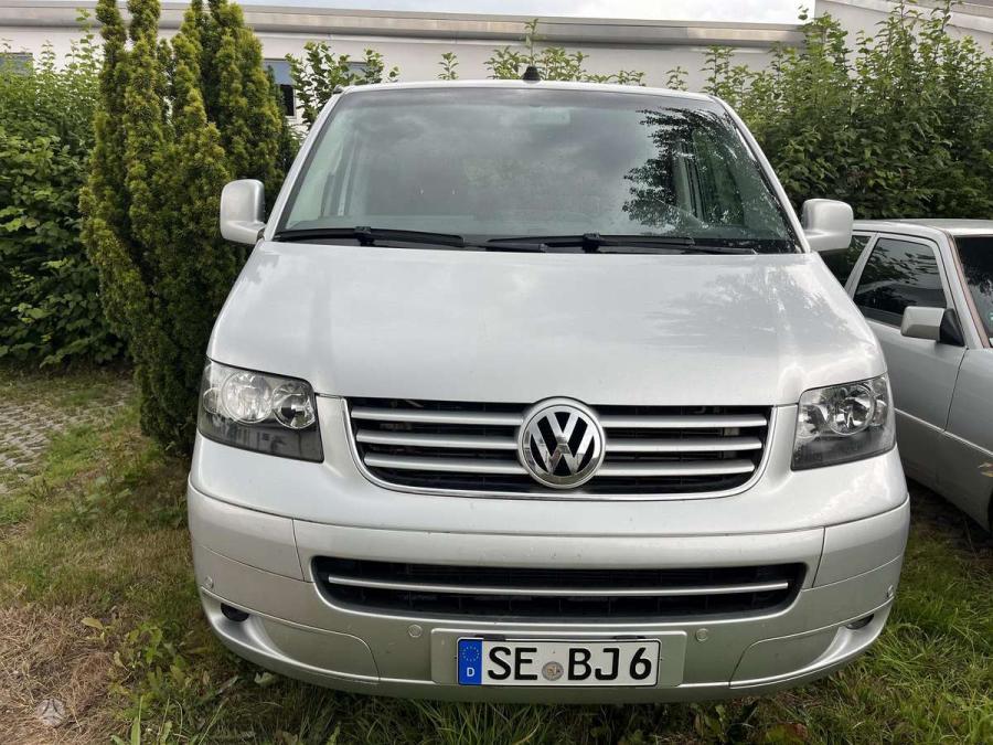 Grey Volkswagen Multivan 2006 in Plunge, with an engine capacity of 2.46 L and mileage of 261 thousand km for 6500 €, photo 35 on AUTOMOTO.COM.LV