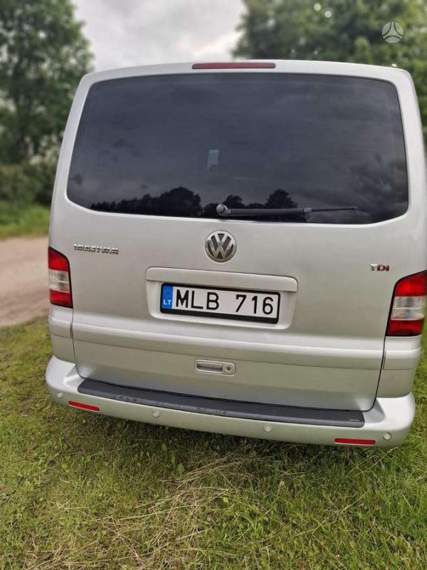 Grey Volkswagen Multivan 2007 in Ignalina, with an engine capacity of 2.46 L and mileage of 340 thousand km for 7500 €, photo 4 on AUTOMOTO.COM.LV