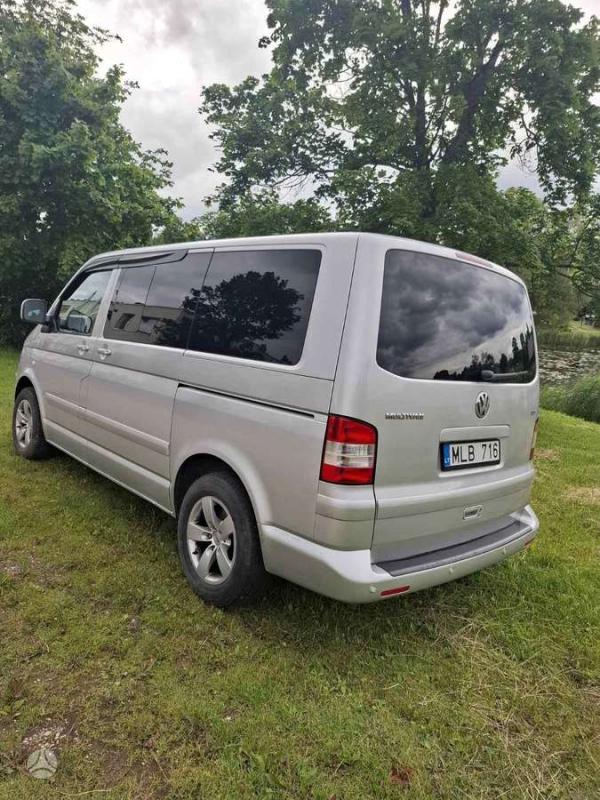 Grey Volkswagen Multivan 2007 in Ignalina, with an engine capacity of 2.46 L and mileage of 340 thousand km for 7500 €, photo 5 on AUTOMOTO.COM.LV
