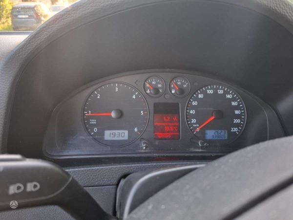 Grey Volkswagen Multivan 2007 in Ignalina, with an engine capacity of 2.46 L and mileage of 340 thousand km for 7500 €, photo 8 on AUTOMOTO.COM.LV
