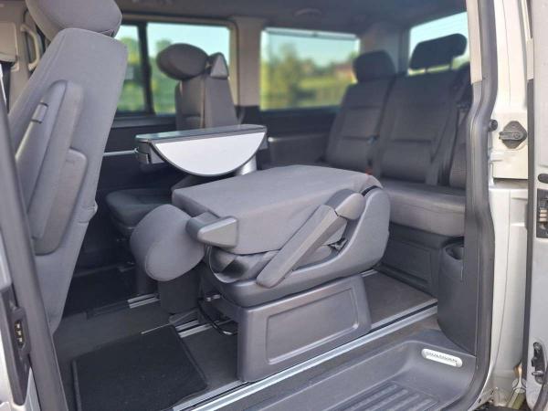 Grey Volkswagen Multivan 2007 in Ignalina, with an engine capacity of 2.46 L and mileage of 340 thousand km for 7500 €, photo 10 on AUTOMOTO.COM.LV