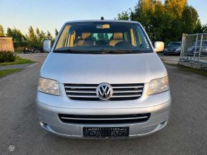 Grey Volkswagen Multivan 2007 in Pakruojis, with an engine capacity of 2.50 L and mileage of 301 thousand km for 6800 €, photo 4 on AUTOMOTO.COM.LV