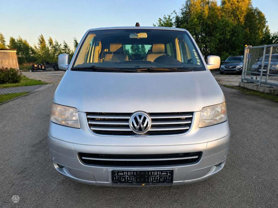 Grey Volkswagen Multivan 2007 in Pakruojis, with an engine capacity of 2.50 L and mileage of 301 thousand km for 6800 €, photo 4 on AUTOMOTO.COM.LV