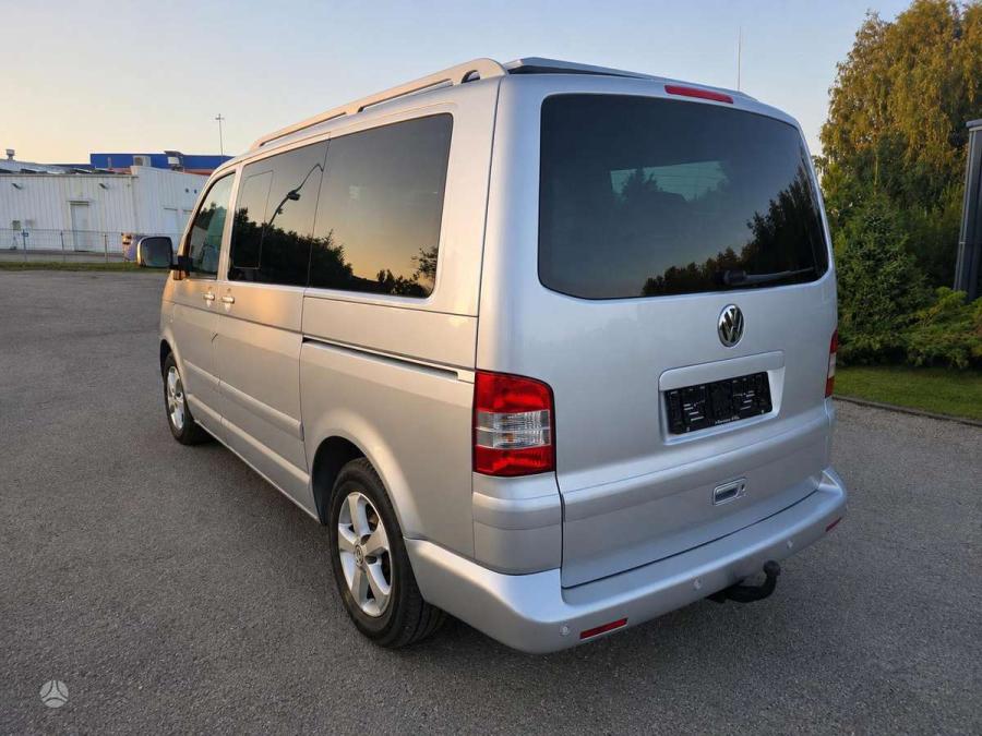 Grey Volkswagen Multivan 2007 in Pakruojis, with an engine capacity of 2.50 L and mileage of 301 thousand km for 6800 €, photo 6 on AUTOMOTO.COM.LV