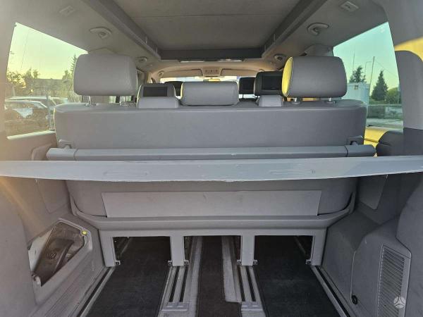 Grey Volkswagen Multivan 2007 in Pakruojis, with an engine capacity of 2.50 L and mileage of 301 thousand km for 6800 €, photo 6 on AUTOMOTO.COM.LV