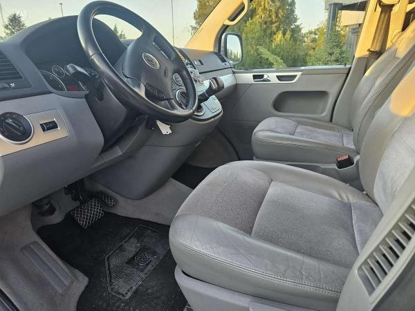 Grey Volkswagen Multivan 2007 in Pakruojis, with an engine capacity of 2.50 L and mileage of 301 thousand km for 6800 €, photo 9 on AUTOMOTO.COM.LV