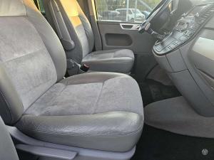 Grey Volkswagen Multivan 2007 in Pakruojis, with an engine capacity of 2.50 L and mileage of 301 thousand km for 6800 €, photo 11 on AUTOMOTO.COM.LV