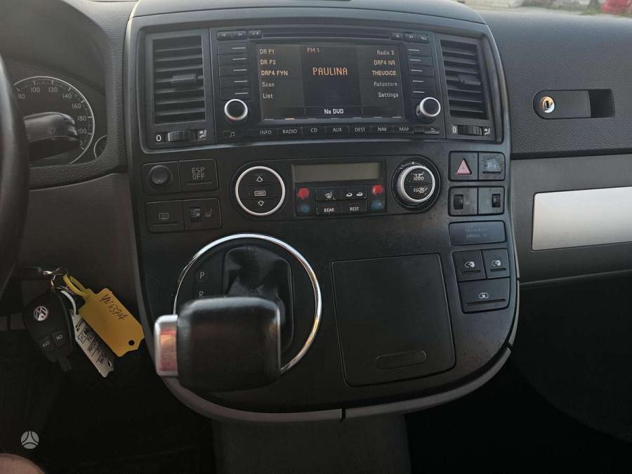 Grey Volkswagen Multivan 2007 in Pakruojis, with an engine capacity of 2.50 L and mileage of 301 thousand km for 6800 €, photo 13 on AUTOMOTO.COM.LV