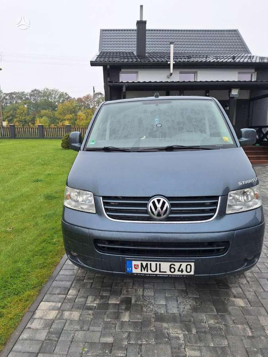 Grey Volkswagen Multivan 2008 in Panevezys, with an engine capacity of 2.50 L and mileage of 305 thousand km for 5900 €, photo 1 on AUTOMOTO.COM.LV