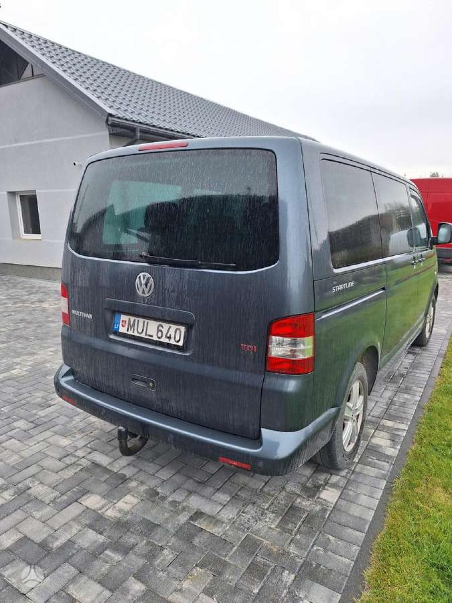 Grey Volkswagen Multivan 2008 in Panevezys, with an engine capacity of 2.50 L and mileage of 305 thousand km for 5900 €, photo 4 on AUTOMOTO.COM.LV